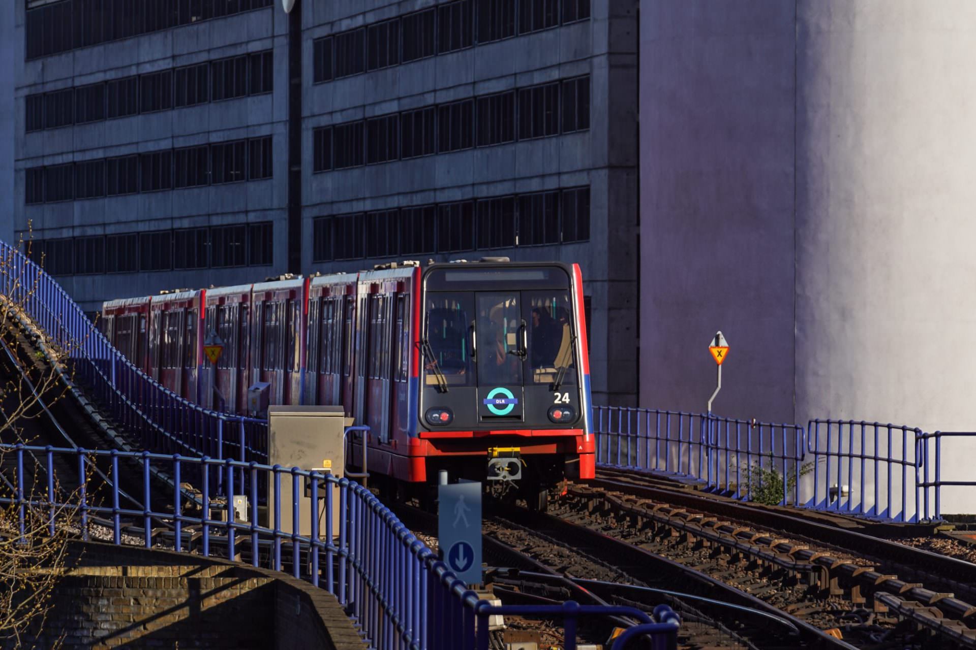 Negotiations begin for new DLR fleet - Rail UK