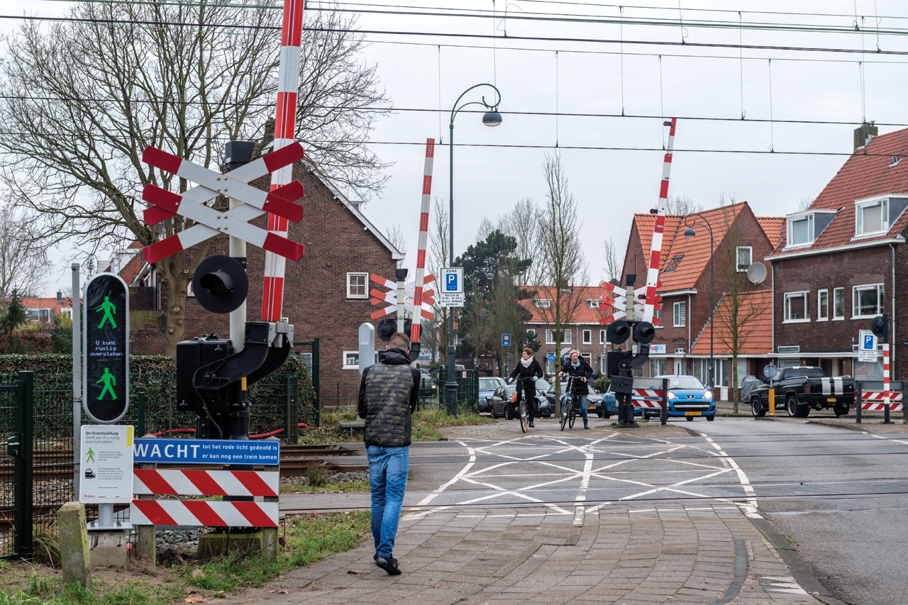 ProRail tests 'crossing aid' to boost safety at level crossings in the ...