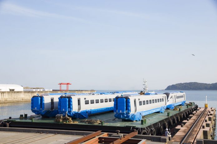 Hitachi ships TransPennine Express's first Class 802 from Japan - Rail UK