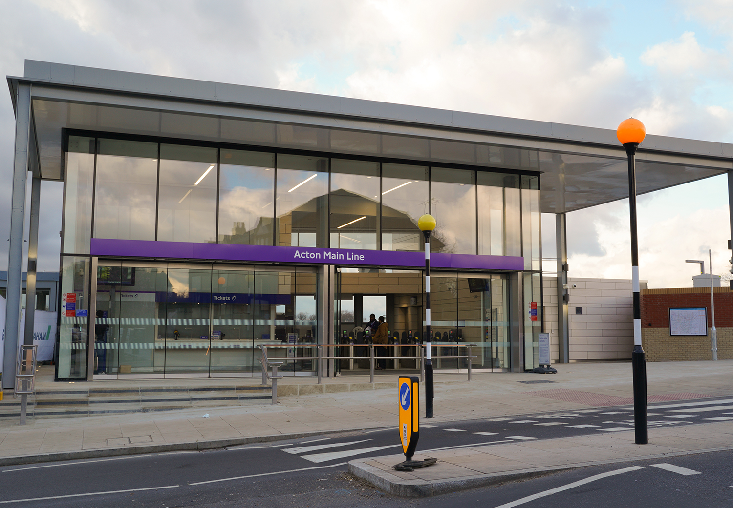 Acton Main Line station latest in the TfL network to be made step-free ...