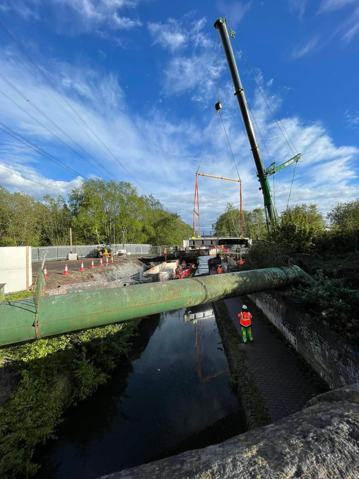 First new bridge installed for Wednesbury to Brierley Hill Metro ...