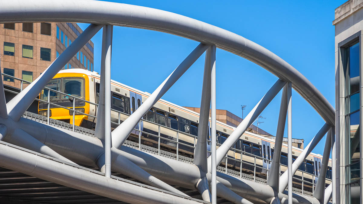 Government takes over running of LSER services in response to over £25 ...