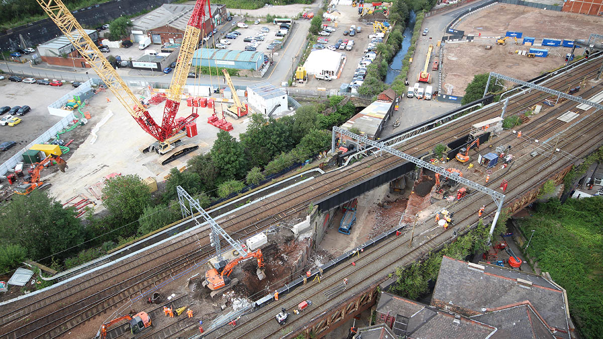 Manchester railway upgrades continue this weekend - passengers reminded ...