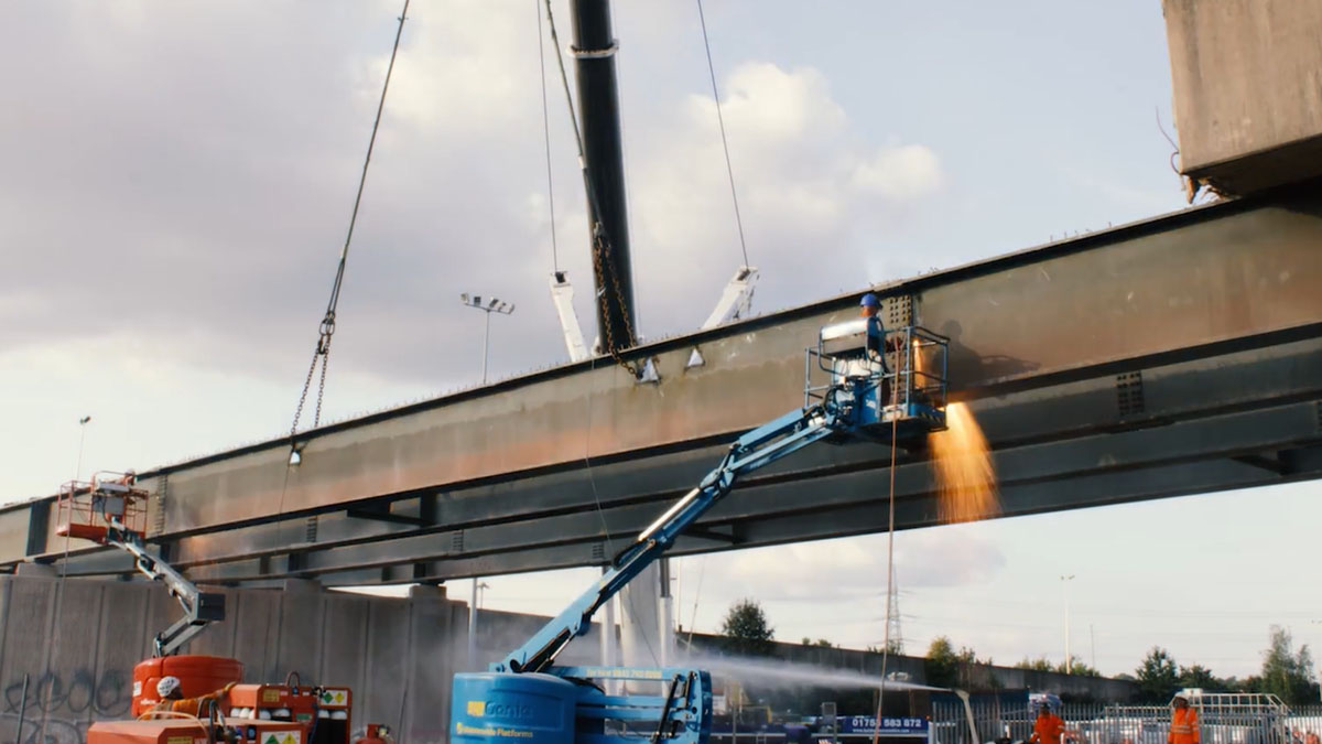 Spectacular video shows HS2 contractors remove disused bridge to ...
