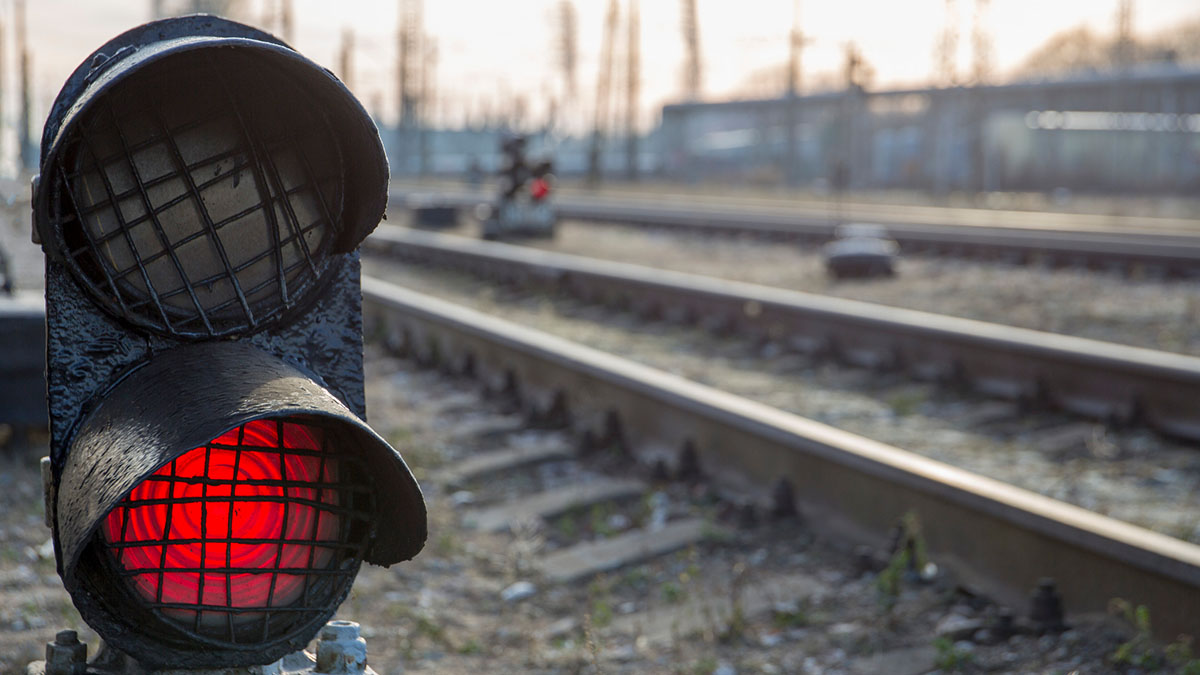 Hitachi is improving signalling safety and efficiency with Trackside ...