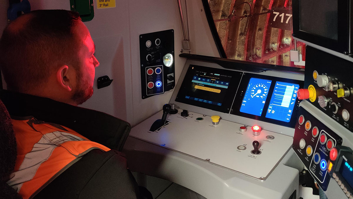 First train runs using the new digital signalling on Northern City Line ...