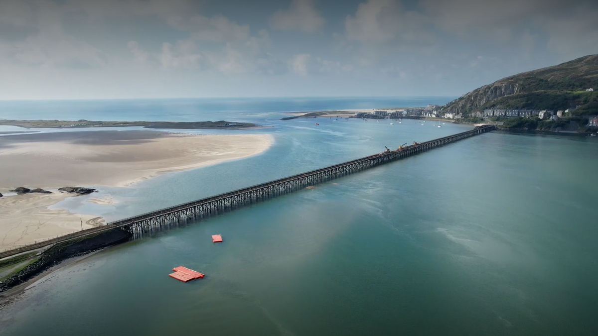 Final phase of Barmouth Viaduct’s restoration begins - Rail UK