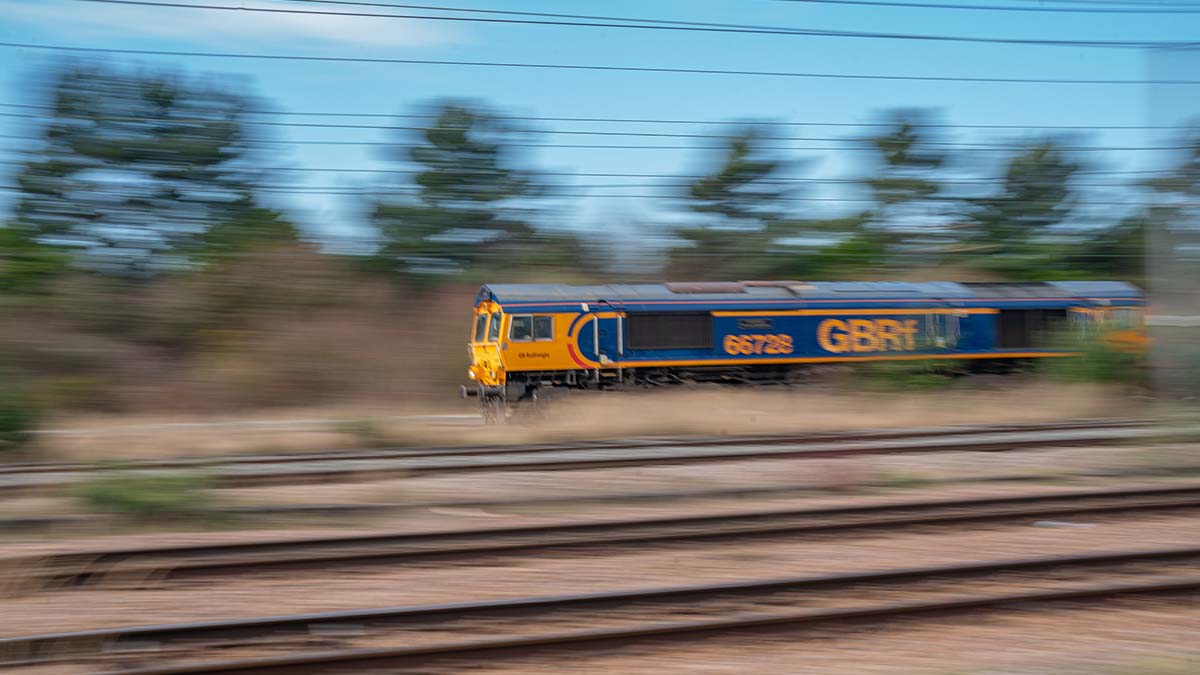GB Railfreight announces new 10-year locomotive leasing deal with Akiem ...