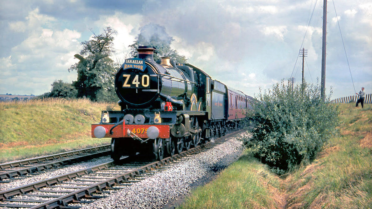 A Castle of Steam comes to the Cotswolds on the GWSR - Rail UK