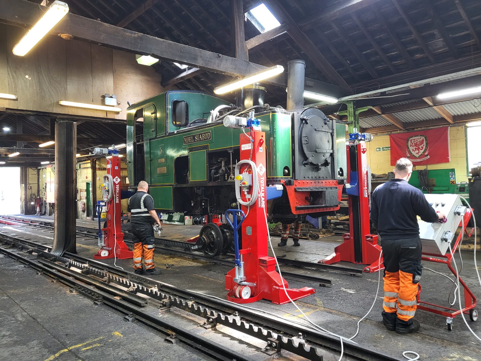 Totalkare lifting jacks for Snowdon Mountain Railway - Rail UK