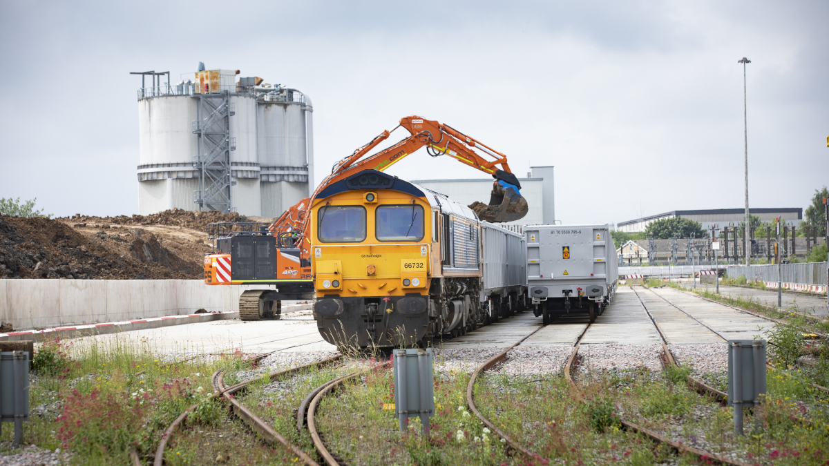 HS2’s London Logistics Hub celebrates transporting one million tonnes ...