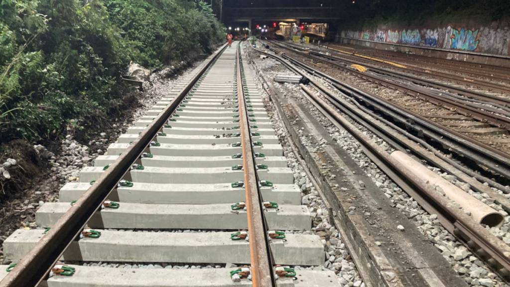 Reliability upgrades complete at busy New Cross junction - Rail UK