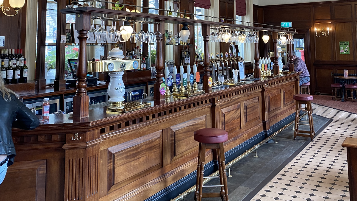 Northern celebrates station-side pubs during National Cask Ale Week ...