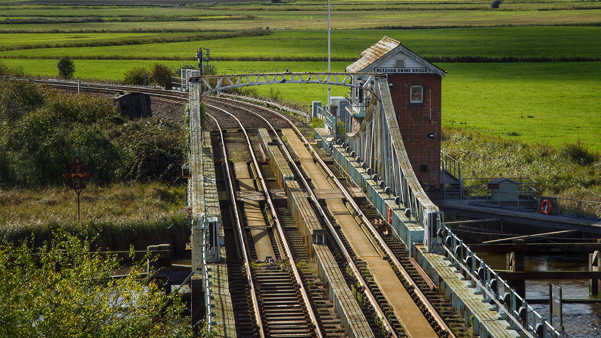 Greater Anglia and Network Rail work together to tackle autumn ...