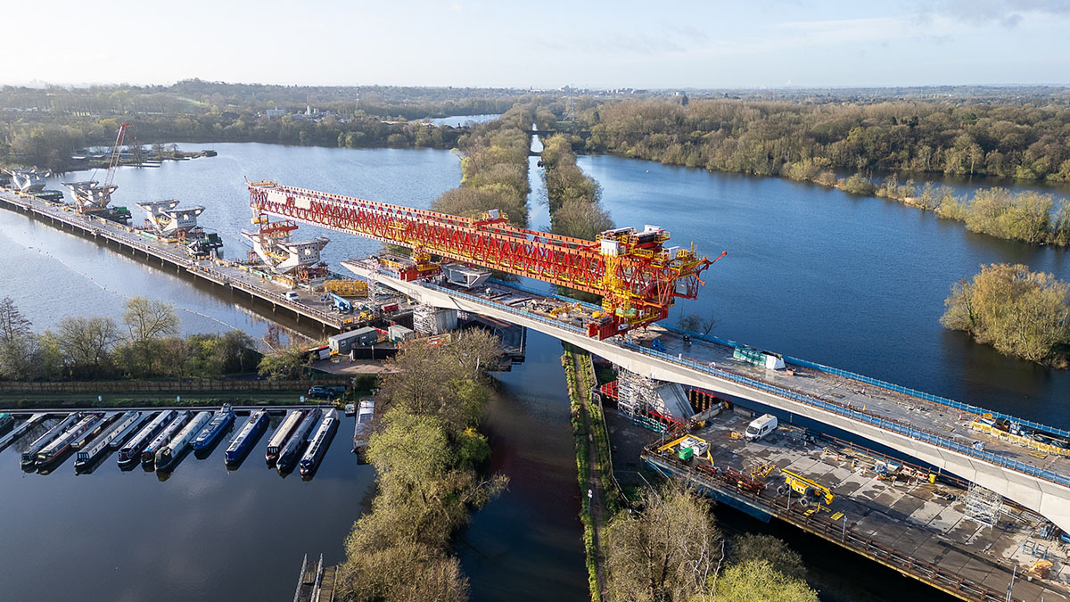 Twenty first and eighteenth centuries meet as HS2 traverses Grand Union Canal - Rail UK