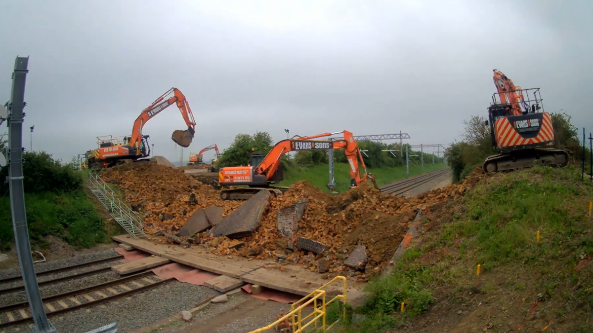 Midland Main Line prepares to turn power on to new electric wires - Rail UK