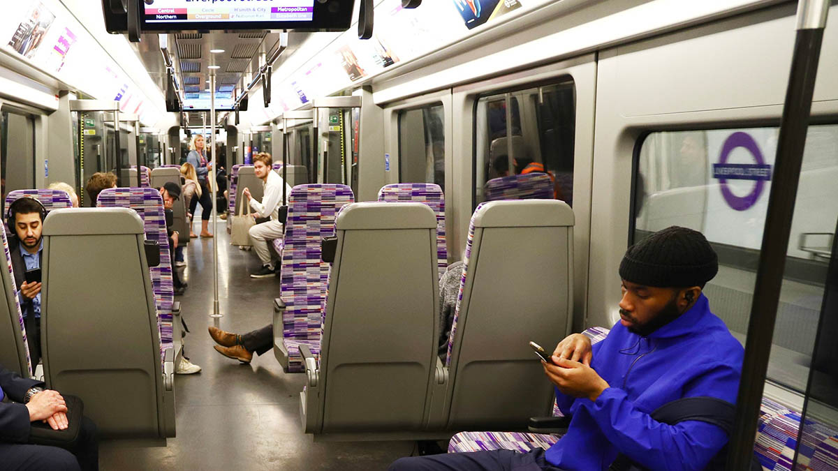 First tunnelled section of Elizabeth line gets high speed mobile ...