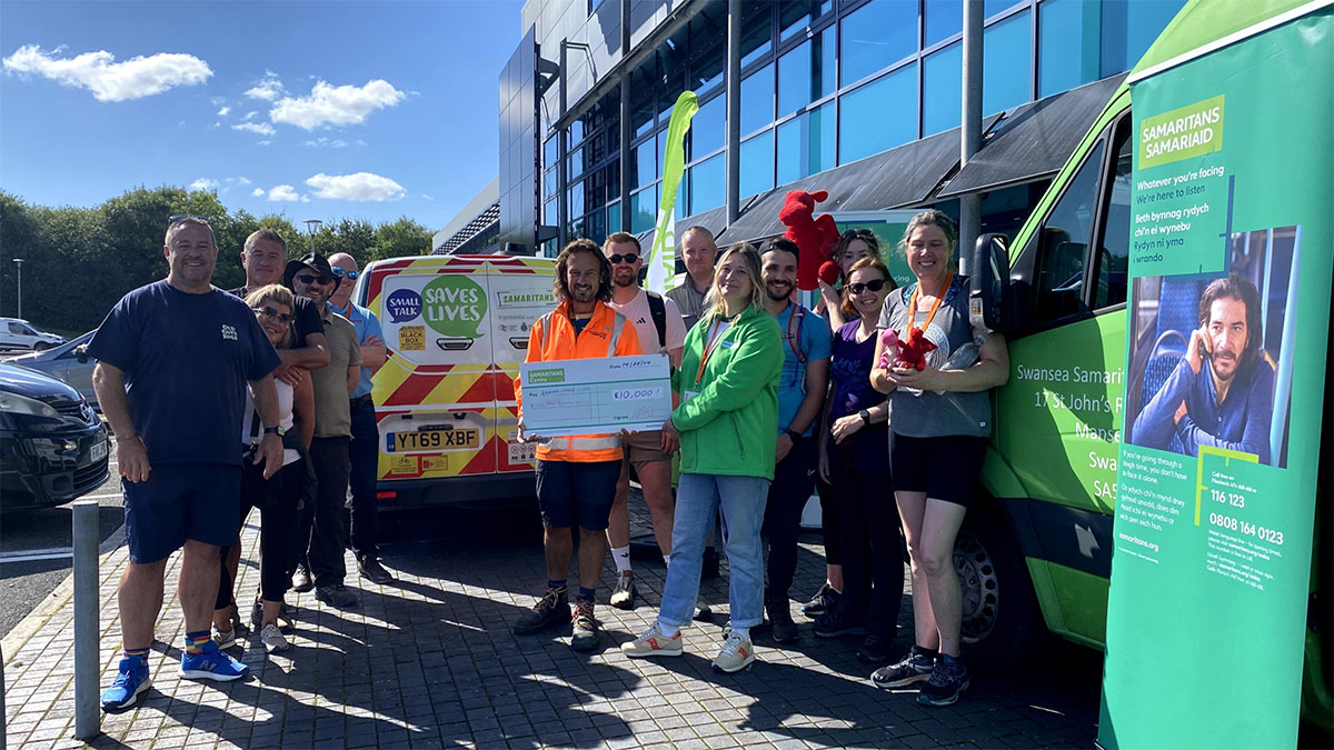 Wales and Borders Railway Family raise £10,000 for Samaritans Cymru ...