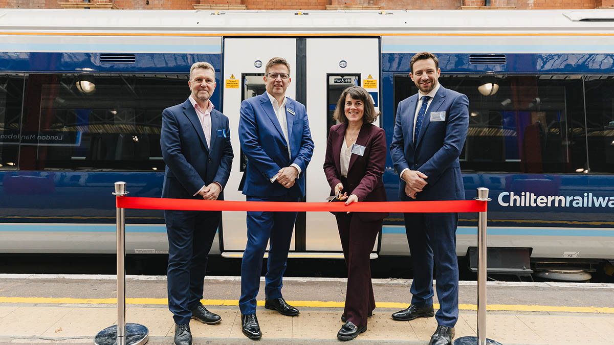 Chiltern Railways unveils refurbished train and reaffirms commitment to ...