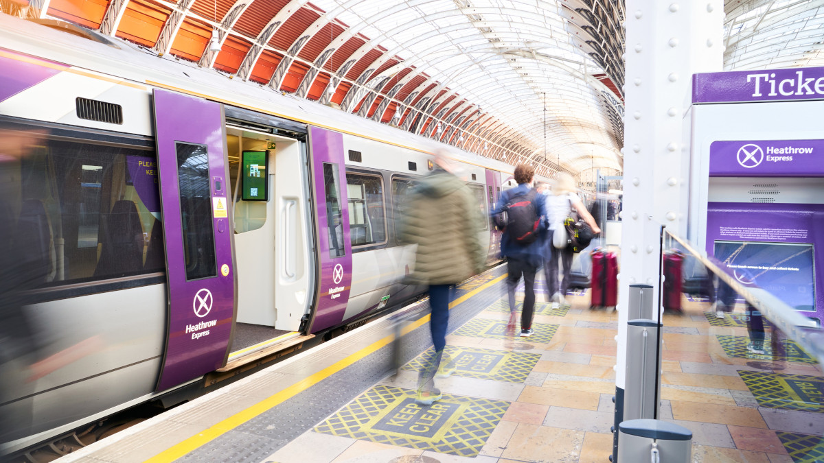 Heathrow Express leads open access Operators in UK rail punctuality ...