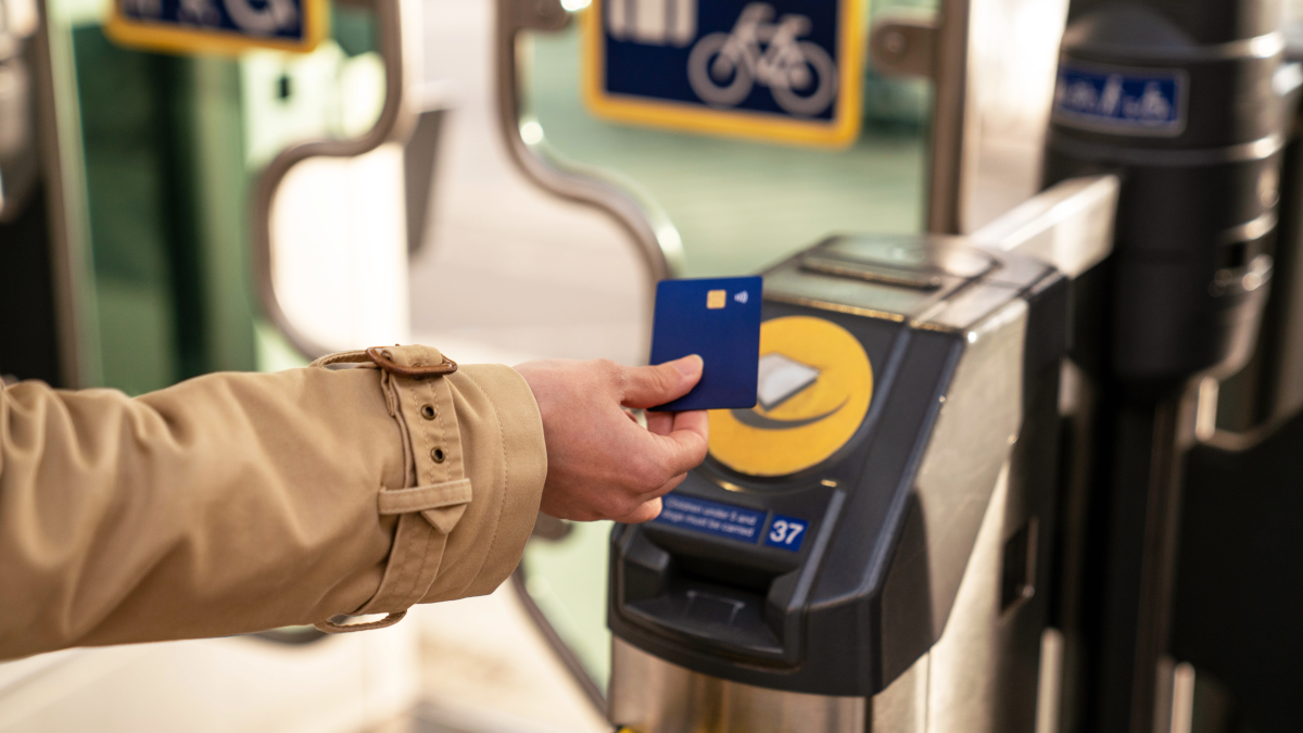 Contactless ticketing hits 250,000 taps in record time - Rail UK