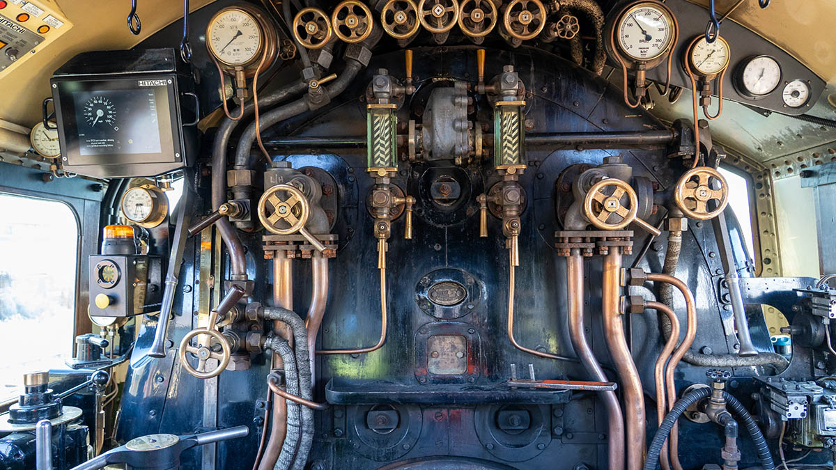 World-First: Hitachi Rail Enables Digitally Signalled Steam Locomotive ...