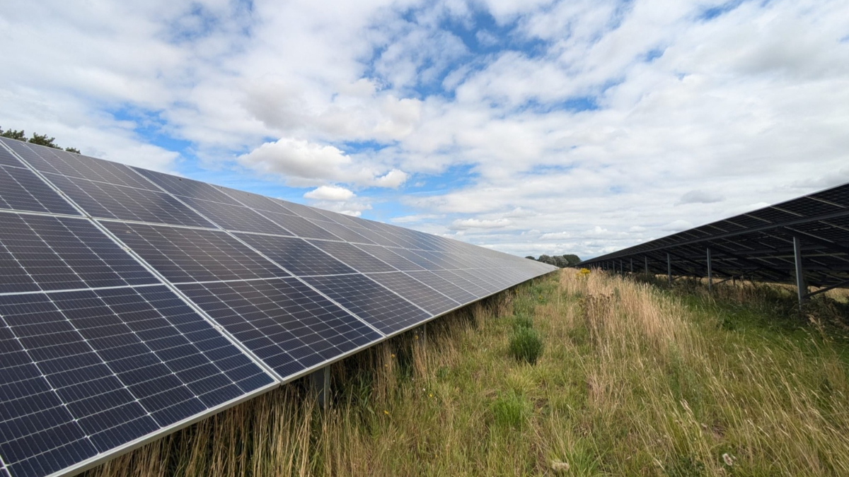 Network Rail stations and offices go solar in ground-breaking deal with EDF Renewables - Rail UK