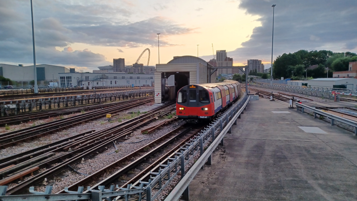 Hitachi Rail delivers major milestone in London Underground’s largest ...