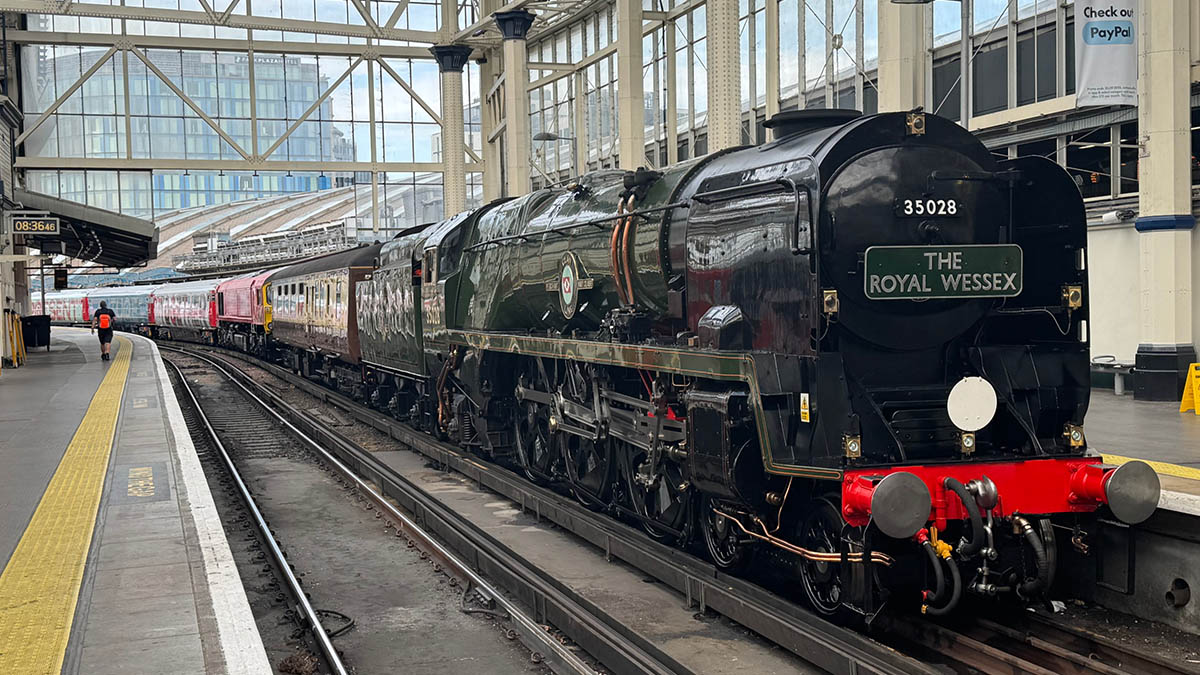Inspiration comes to London Waterloo as special Railway 200 train makes ...