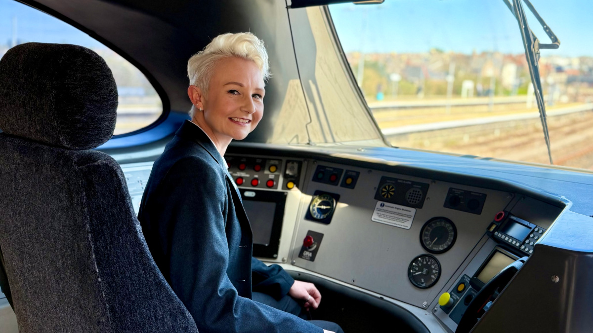 Train driver apprenticeship drives CrossCountry's Chloe to new career ...