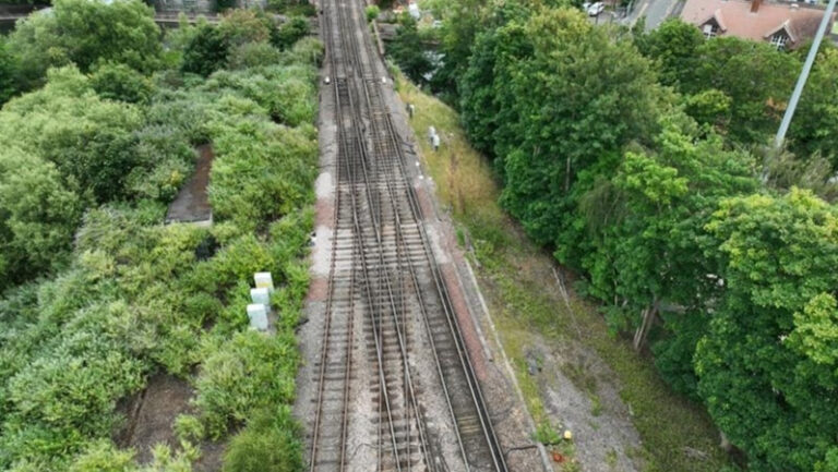 Network Rail to renew junction near Reading station and carry out ...