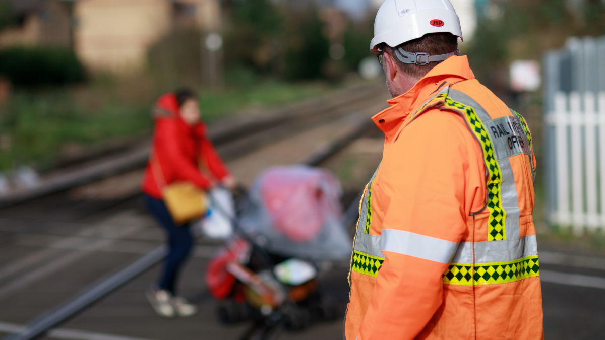 Network Rail issues level crossing safety reminder ahead of December ...