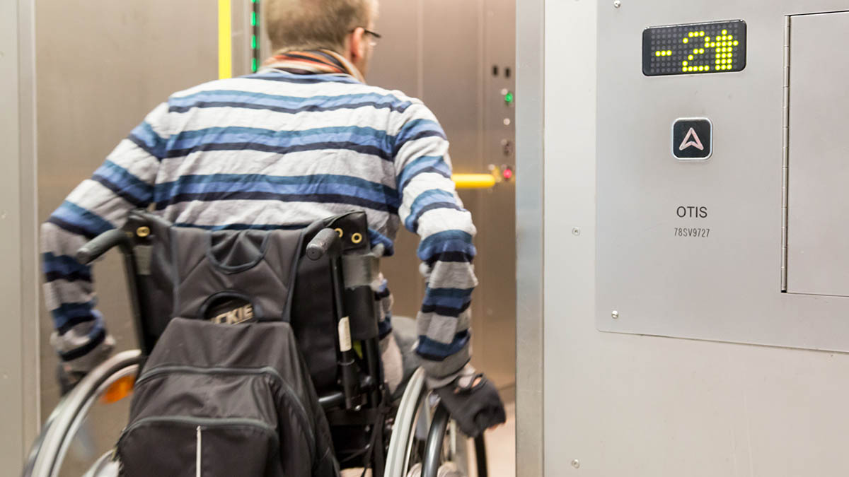 TfL introduces new fault-reporting technology in Tube station lifts to ...