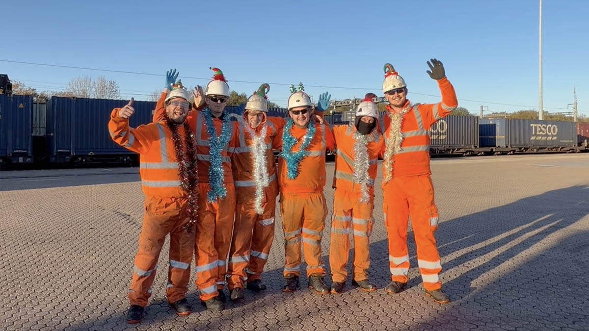 The rail freight teams working behind the scenes to deliver Christmas ...