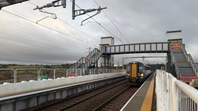 Behind the scenes as Balgray Station footbridge and lifts installed ...