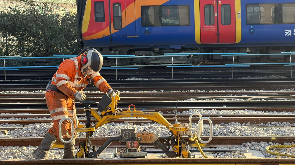 Vital track upgrades between London Waterloo and Clapham Junction ...
