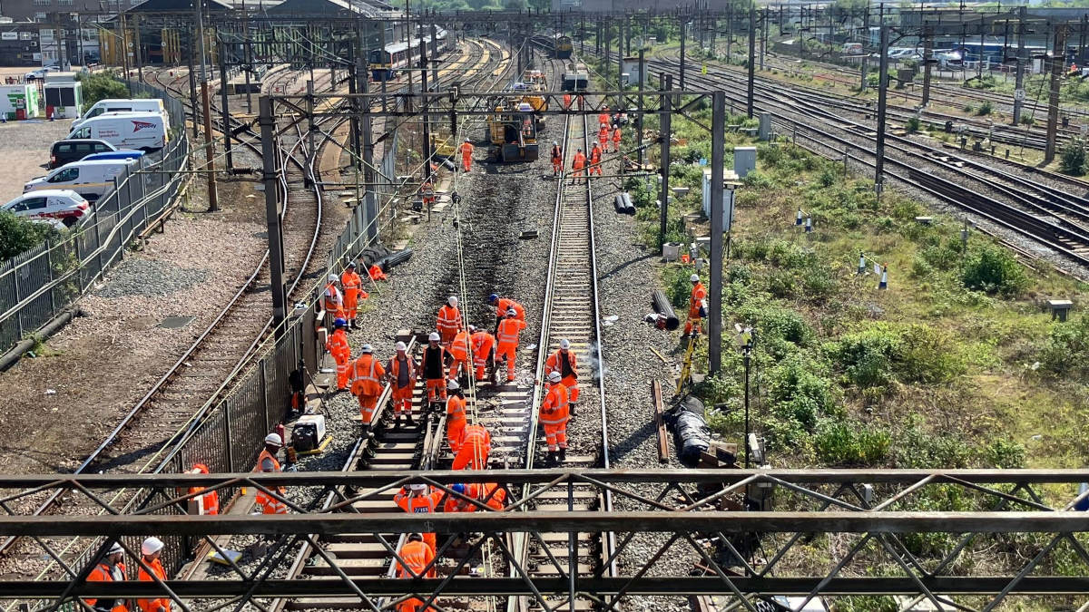 London Euston returns to full service following major track renewals ...